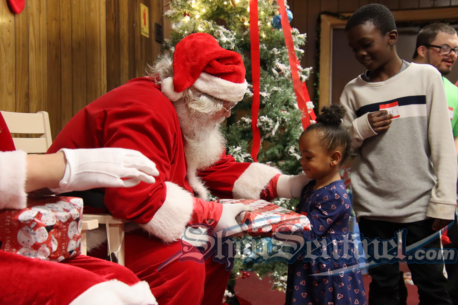Project Cheer brings Christmas celebration to local families - The ...
