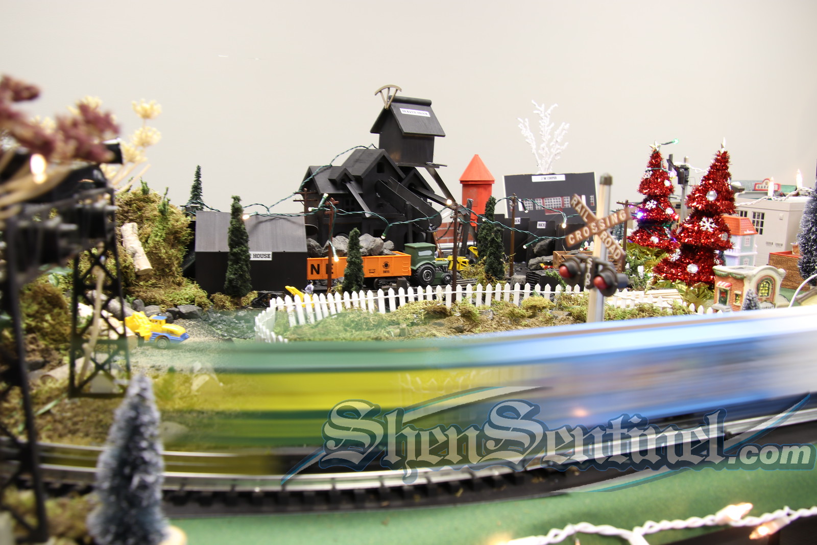 Model train display provides joy, pays homage to area - The Shenandoah ...