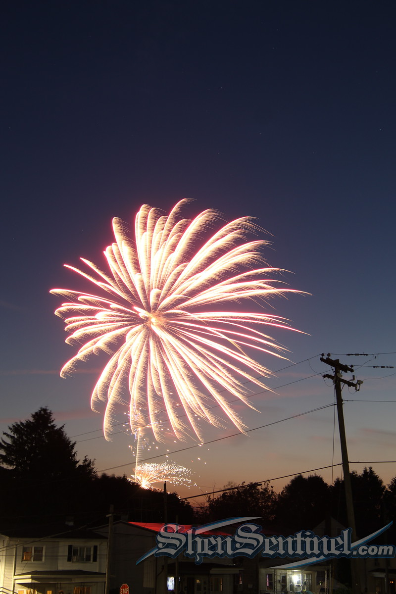 PHOTOS: Frackville fireworks light up night sky - The Shenandoah Sentinel